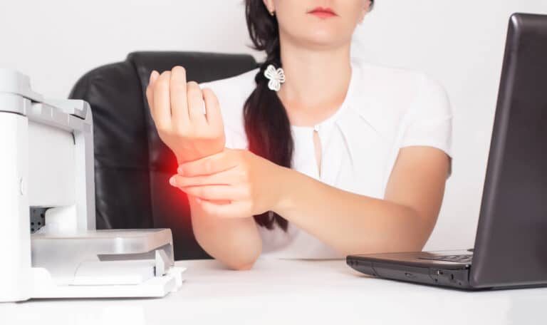 ¿Si sientes adormecimiento? Causas y señales que manda tu organismo