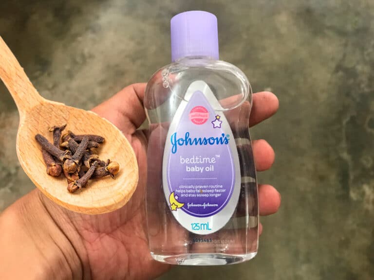 Beneficios de combinar aceite de bebé con clavos de olor